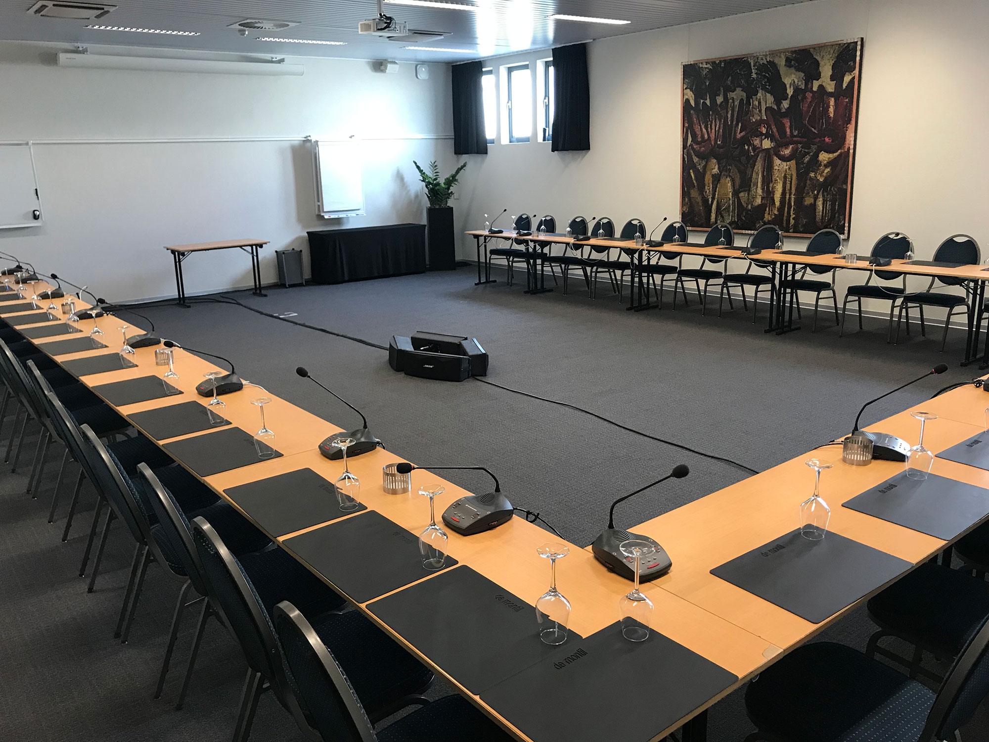 Een ruime vergaderzaal huren - De Montil