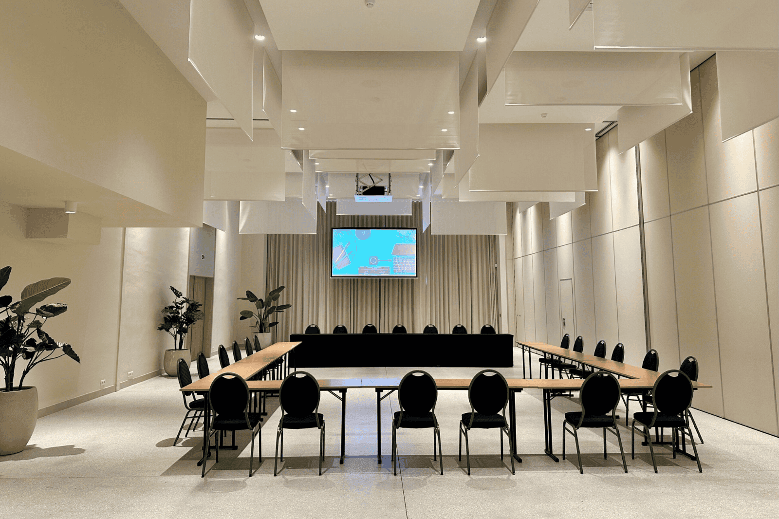 Een ruime vergaderzaal huren - De Montil